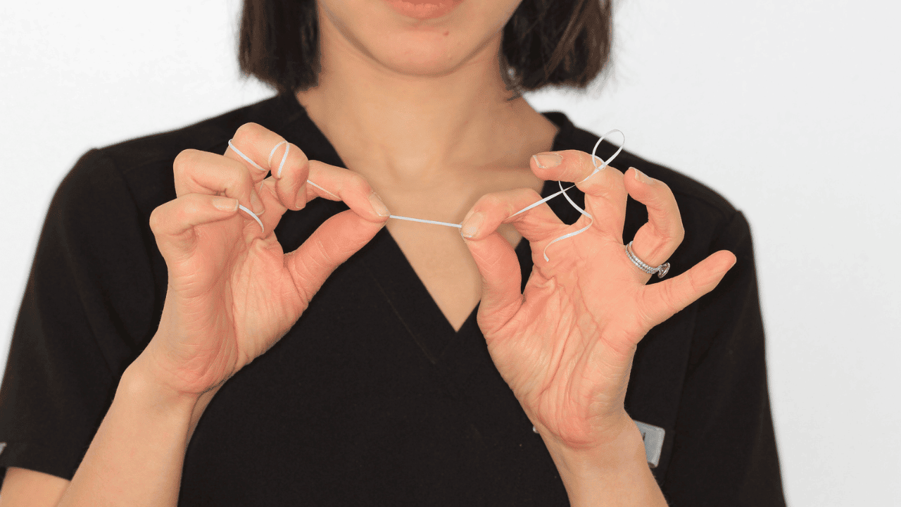 How To Floss Your Teeth: 7 Simple Steps To Flossing Properly
