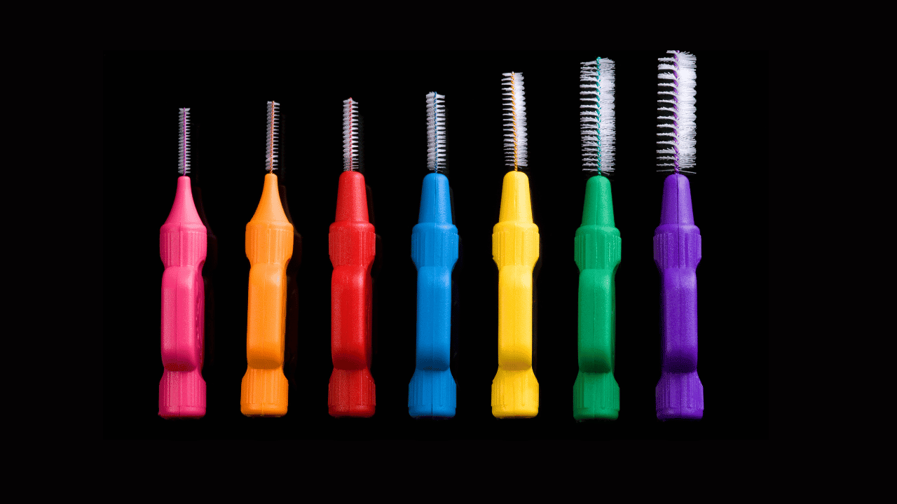 How To Floss Your Teeth: 7 Simple Steps To Flossing Properly